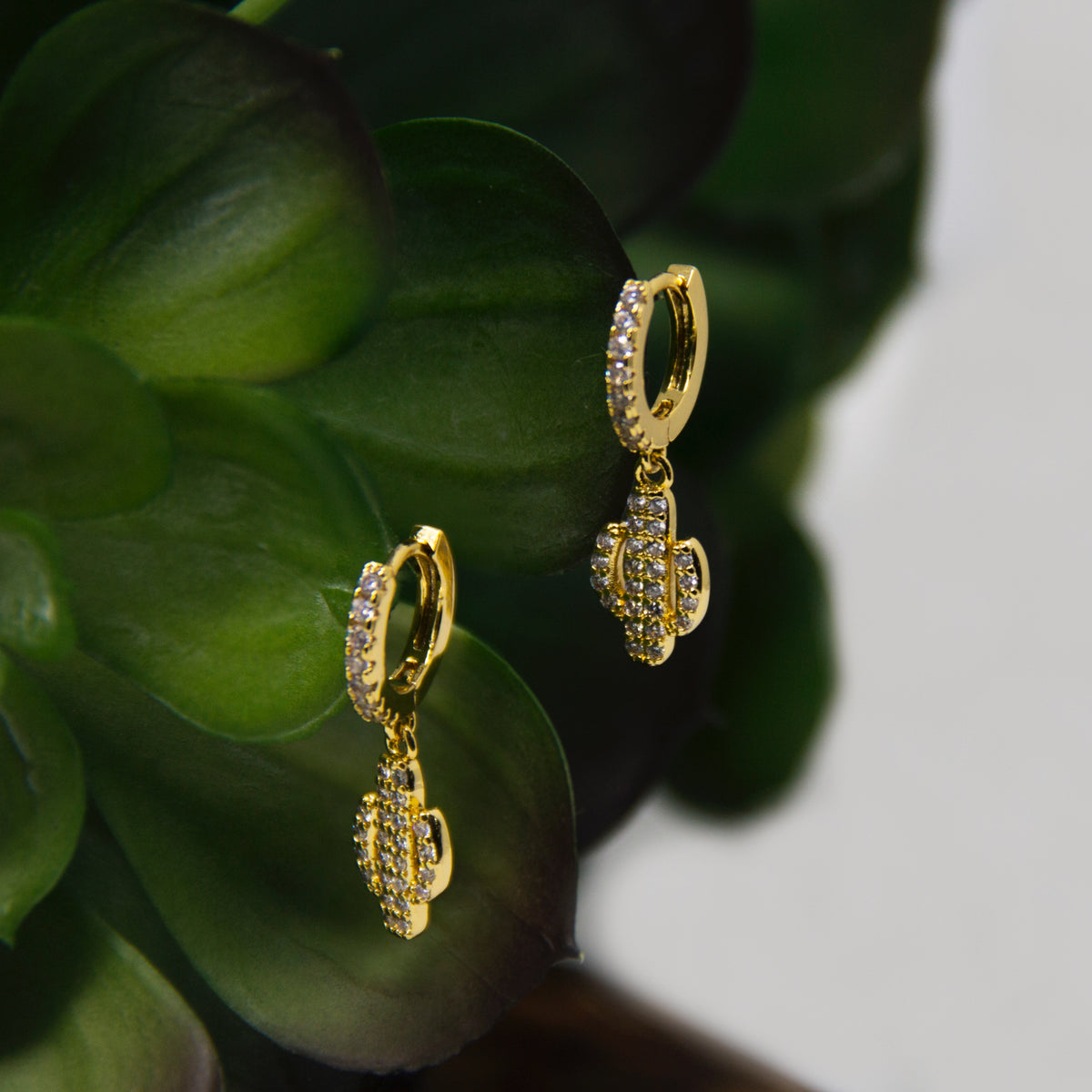 HUGGIES CACTUS BLANCOS – Aurum Jewelry Store